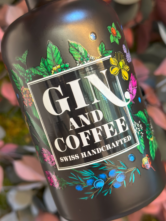 Streulis Privatbrennerei : gin bottles as a canvas for creativity ...